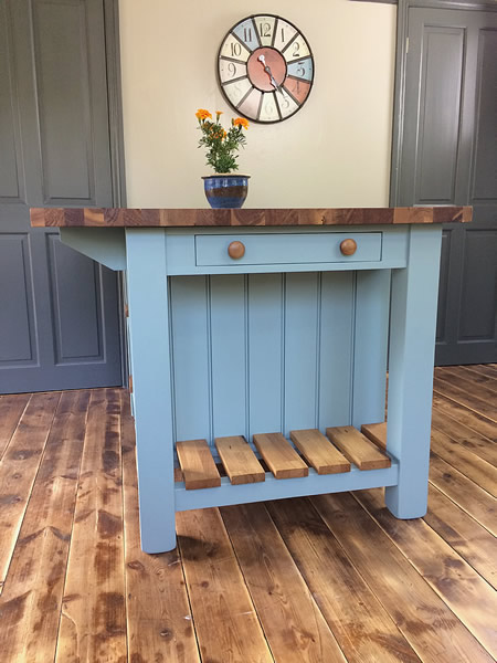 Freestanding Kitchen Island with Breakfast Bar & Cupboard